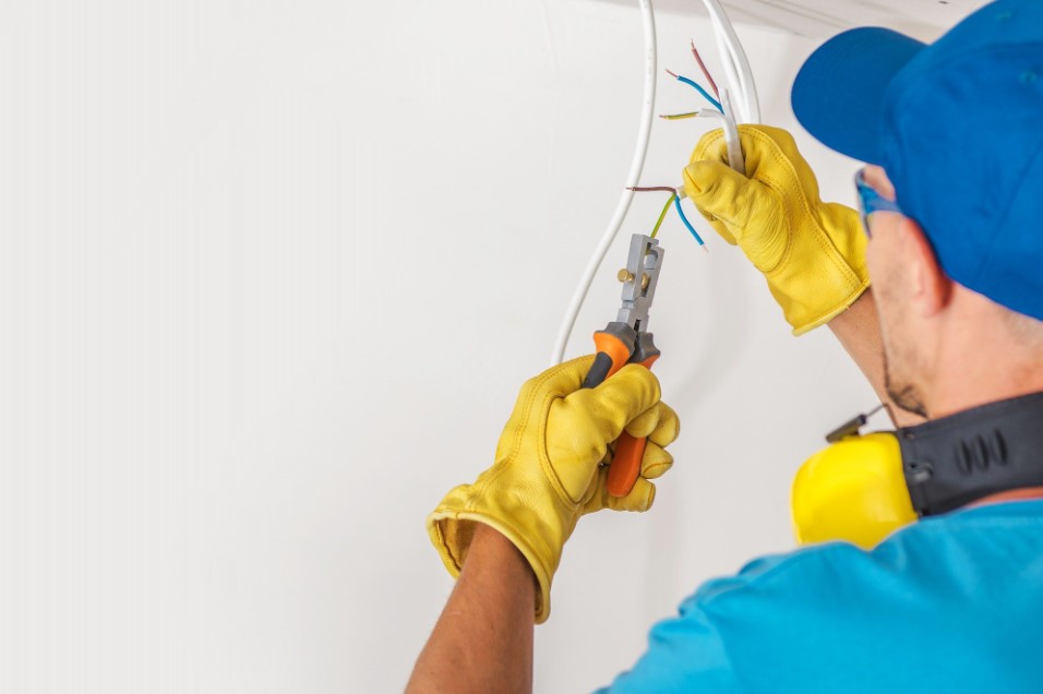 Choosing the Ideal Electrical Contractor for Your Project ...